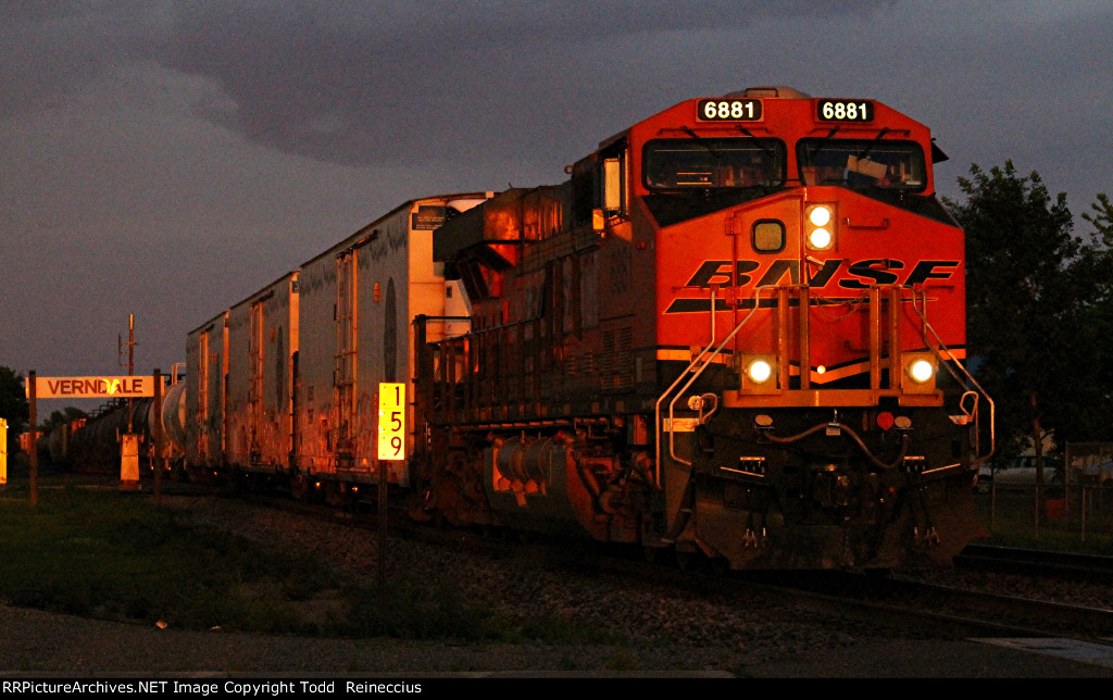 BNSF 6881